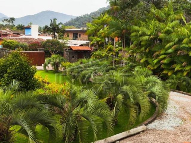 Ubatuba, Ressaca Magnifica casa em condomínio, 06 dormitórios 04 suítes, amplo terreno de 5.000