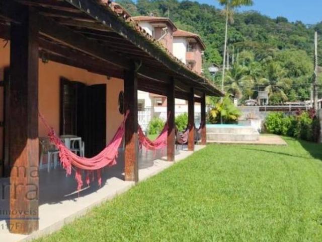 Ubatuba, Toninhas Casa com 3 dormitórios sendo 01 suite, piscina e área gourmet a 600mts da praia