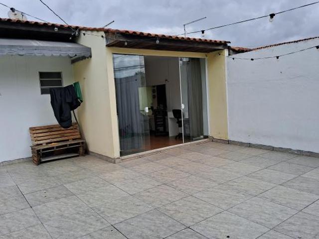 Uberaba ótima casa bem localizado prox da Av: Salgado