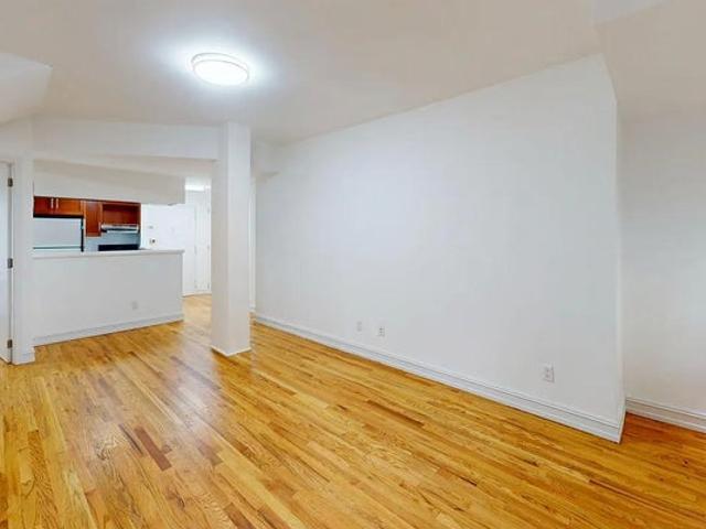 UES Private Bedroom + Huge Backyard
