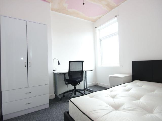 Ukraine Road, Salford M7, Room to rent, £575 pcm | PrimeLocation