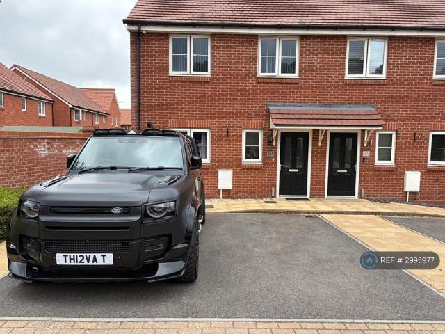 Ullswater Road, Crawley, RH10 3 bed semi detached house to rent £2,250 pcm £519 pw