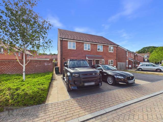 Ullswater Road, Crawley 3 bed semi detached house to rent £2,250 pcm £519 pw