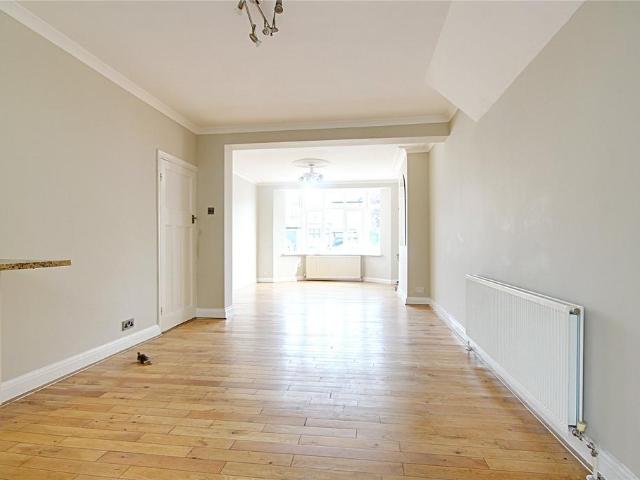 Ulster Gardens, London, N13 3 bed terraced house to rent £2,700 pcm £623 pw