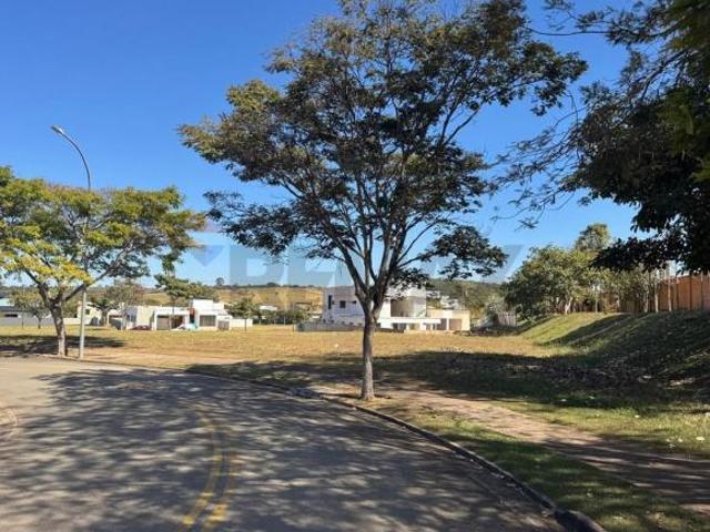 Última Chance! Terreno Gigante de Canto no Alphaville 1 com 1.027 m²/ Aceita financiamento/Projeto e