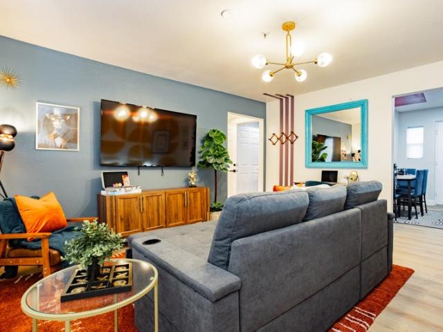 ULTRA LUXURY *PRIVATE* 1 BEDROOM SUITES WITH FUL