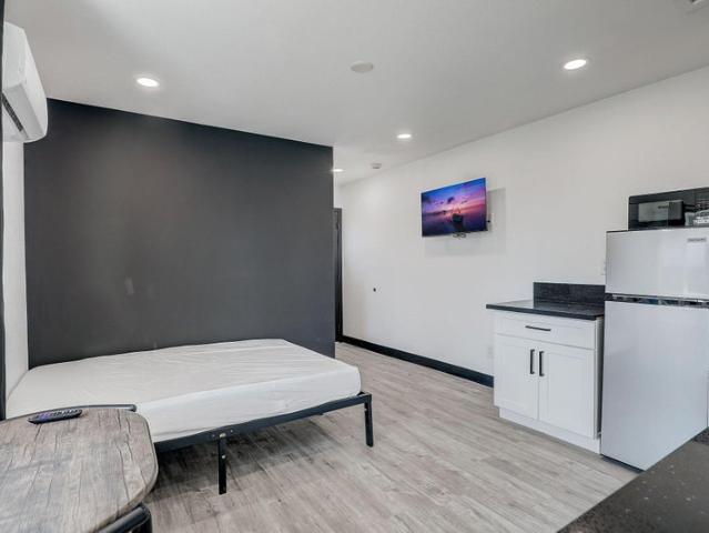 Ultra Luxury Private Not Shared Studios 1 Block