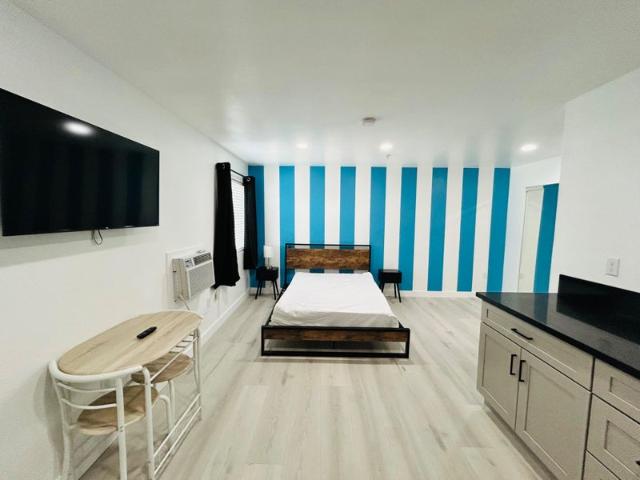 ULTRA LUXURY PRIVATE STUDIOS WITH KITCHEN, FREE WI