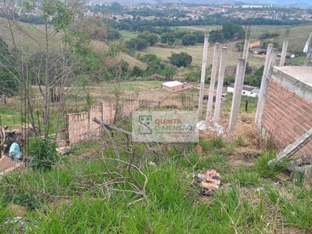 Um terreno com potencial e uma vista que encanta