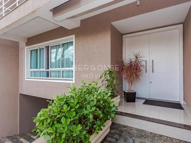 Um Achado! Casa com quintal no Bairro Água Verde –