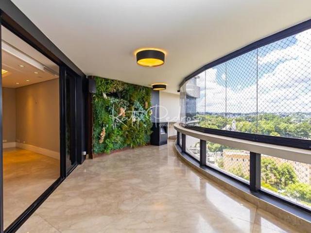 Um apartamento para viver momentos, com vista eterna para o Barigui