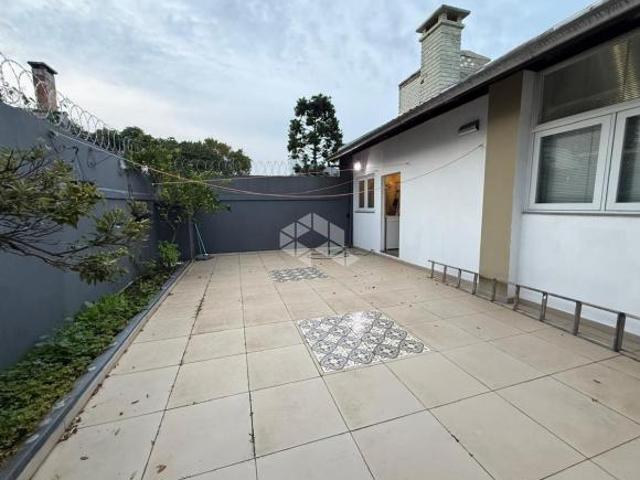 um banheiro social, lavabo,sala de estar,Casa no Bairro Cinquentenário 149 m²de área, com 3 dormit