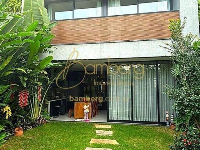 Um Condominio Fechado em rua fechada. Linda! 5 quartos 4 suítes