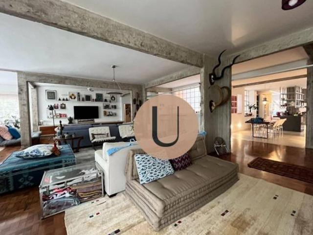 Um apartamento clássico e espetacular em Higienópolis com alma e espaço de sobra 330m2