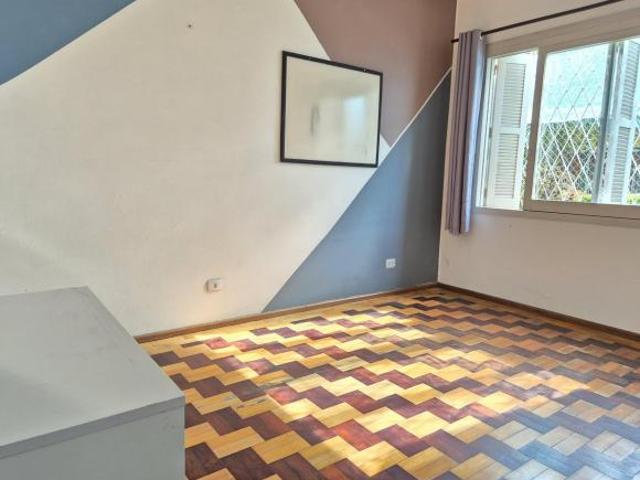 Um dormitório em 50m²