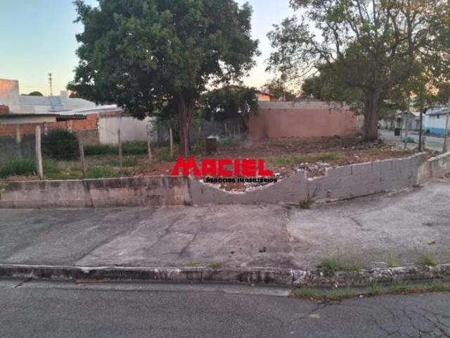 um excelente terreno otimo para casa ou comercio lote de esquina com ponto de ônibus na calçada