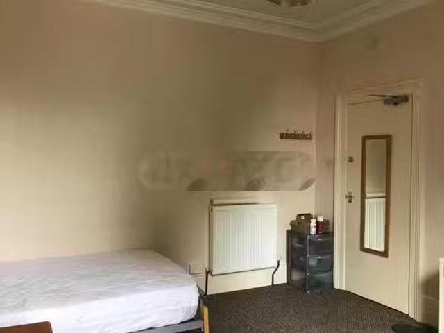 UM Filey Street F19 6 Bedrooms 2 bathrooms