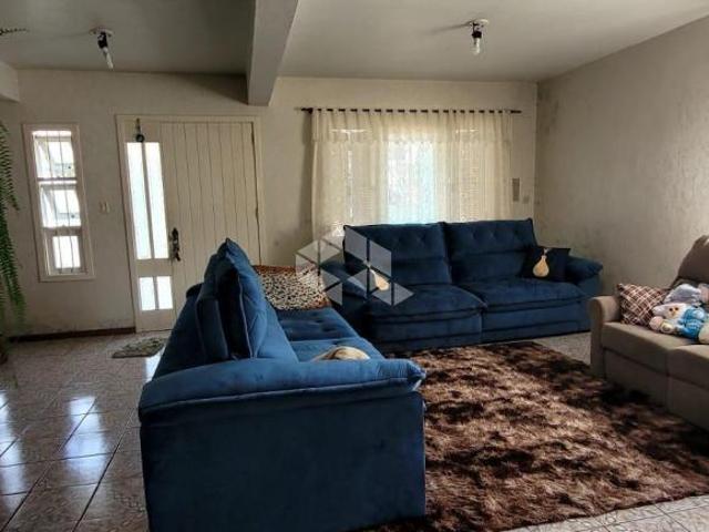 Uma casa 4 quartos, dois andares