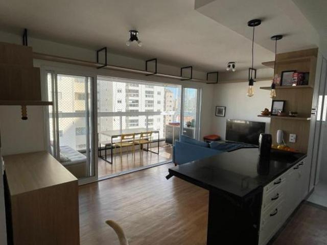 Um lindo apartamento à venda, com 2 dormitórios, 1 suíte e 2 vagas de garagem ao lado do metro Praça