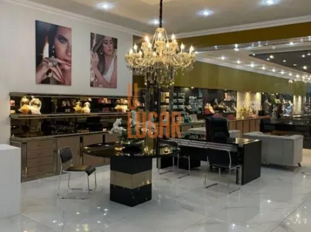 Um Lugar Imóveis Vende: Excelente Casa comercial moderna, versátil, bem localizada e ampla na Tv. Pa