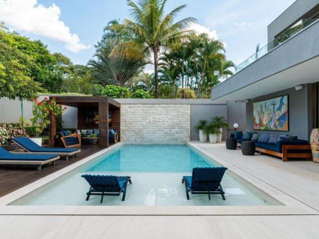 Um projeto que abre a casa, mas nunca abre mão da intimidade