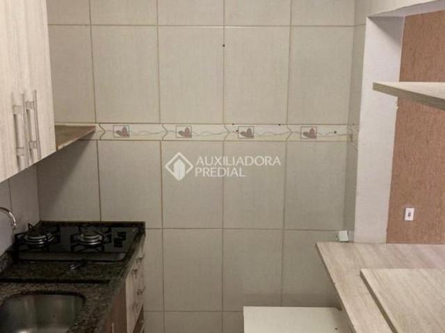 Um quarto/ frente/ensolarado/Sarandi/Colegio Itamarati