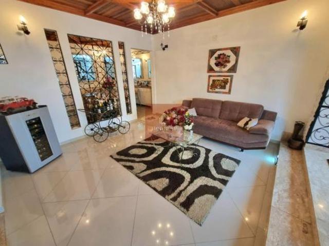 Um Refúgio na Saúde: Sua nova casa de 224m² Estuda permuta na Saúde