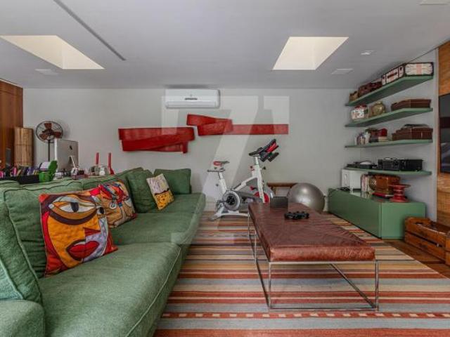 Um refúgio no melhor do bairro Cidade Jardim. Com arquitetura de Marco Aurélio Viterbo e paisagismo