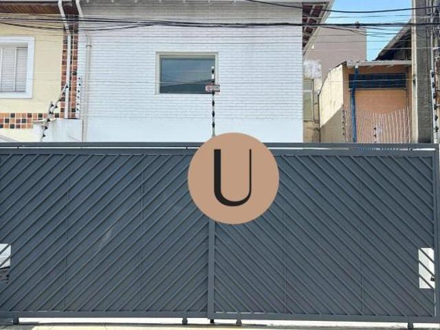 Um refúgio criativo na Vila Mariana: sobrado versátil de 200 m² perto da Cinemateca com projeto acús