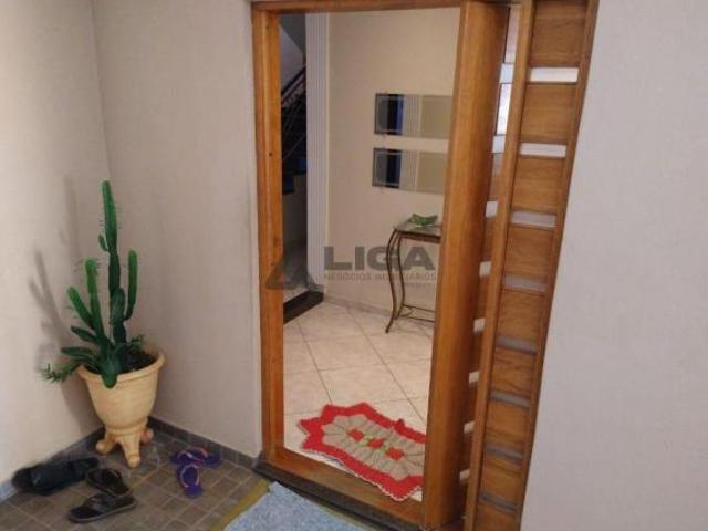 Casa sobrado com 300 m² e 2 quartos à venda em Parque Santo Antônio