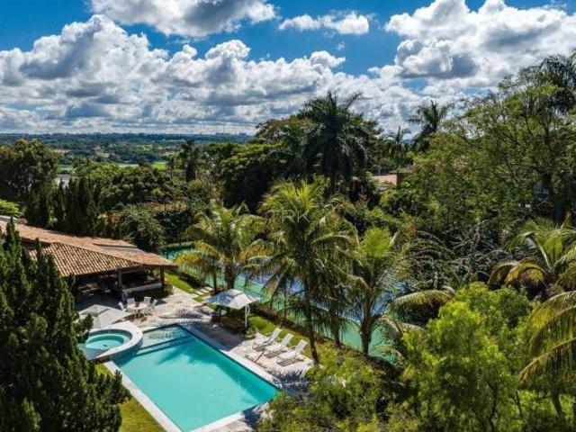 Uma casa com baús é uma casa com memória. Abra o seu