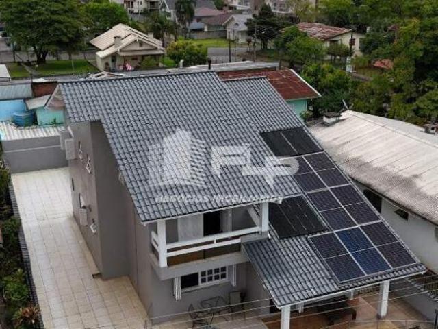 UMA CASA CLÁSSICA, CHEIA DE DETALHES, NA VILA RICA