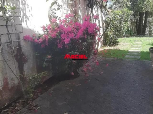 Uma casa de campo dentro da cidade localizado em Condominio no bairrro Urbanova com 910 m2 de area