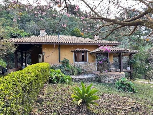 UMA CASA DE CAMPO EM TERRENO COMPACTO À APENAS 4,5 KM DO CENTRO DE GONÇALVES MG