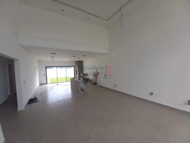 Uma Casa em Fase Final de Construção Espera por Você!