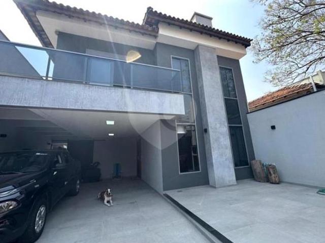 Uma casa espetacular, recém reformada e pronta para receber sua família