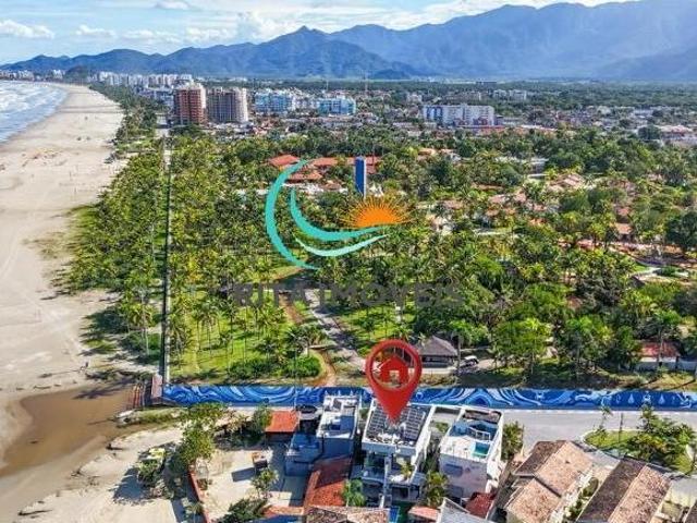 Uma casa nova e extremamente confortável, localizada a poucos passos da areia da praia ao lado do SE