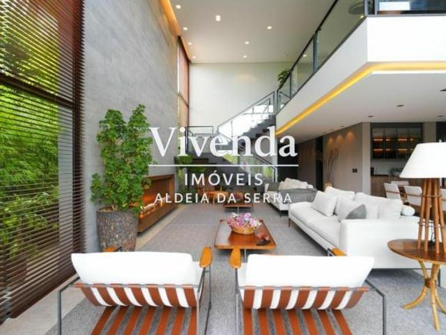 Uma casa pensada para quem valoriza conforto, segurança e lazer em Aldeia da Serra