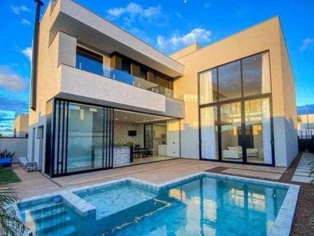 Uma casa que reúne estilo, conforto e lazer em um só lugar!