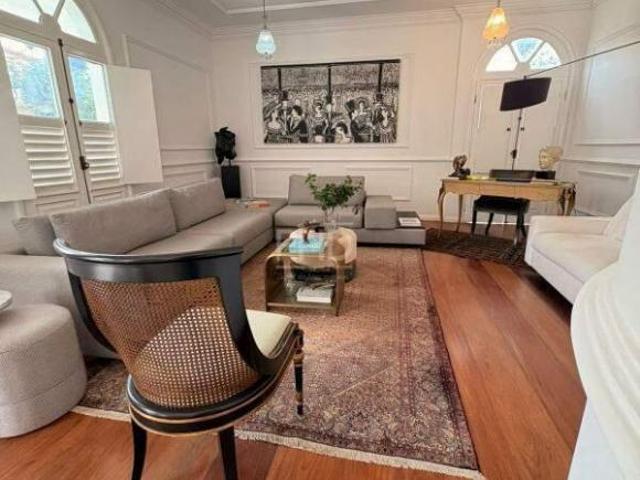 Uma das Mansões Mais Exclusivas do ABC – Estilo Neoclássico, Quadra de Tênis, Piscina Romana e 4 Suí