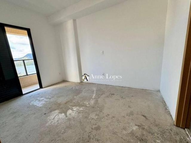 UMA VERDADEIRA JOIA NO LITORAL, ESTE APARTAMENTO EM ANDAR ALTO PROPORCIONA UMA EXPERIÊNCIA ÚNICA DE