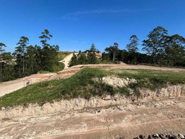 Uma vista que valoriza o imóvel e um terreno pronto para construir em São Roque