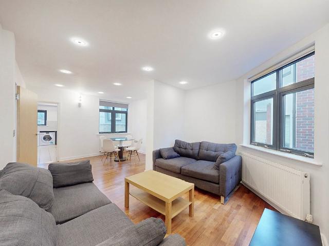 Umberston Street, London E1, 3 bed flat to rent, £3,000 pcm | PrimeLocation