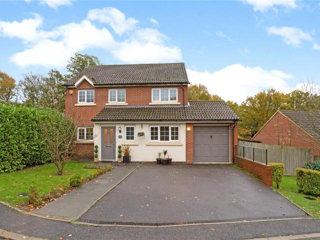 Umberstones, Virginia Water, Surrey. 4 bed detached house to rent £3,500 pcm £808 pw