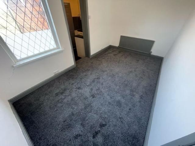 Un Furnished Studio Flat To Rent, All Bills Included, Hunt Street, Old Town SN1, 1 bed flat to rent, £750 pcm | PrimeLocation
