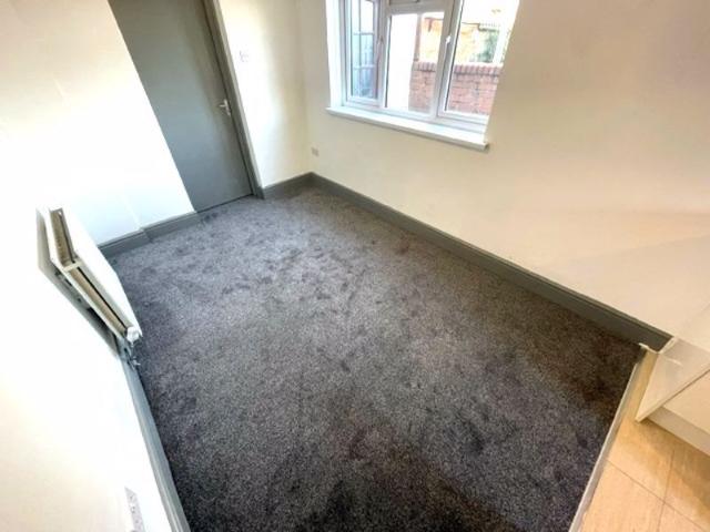 Un Furnished Studio Flat To Rent, All Bills Included, Hunt Street, Old Town SN1, 1 bed flat to rent, £750 pcm | PrimeLocation