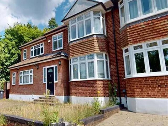 unnamed road, Buckhurst Hill, IG9 5TZ, United Kingdom | 5 bed duplex for rent #128362896 | Rentberry