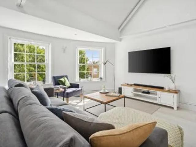 unnamed road, London, KT8 9BN, United Kingdom | 2 bed apartment for rent #158393431 | Rentberry