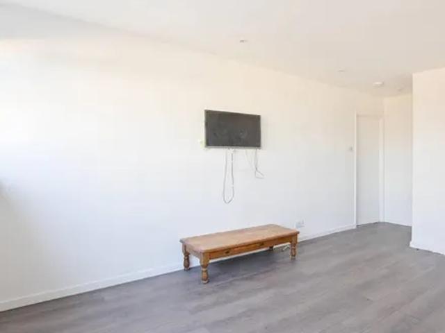 unnamed road, London, SW2 2SL, United Kingdom | 3 bed apartment for rent #139544953 | Rentberry