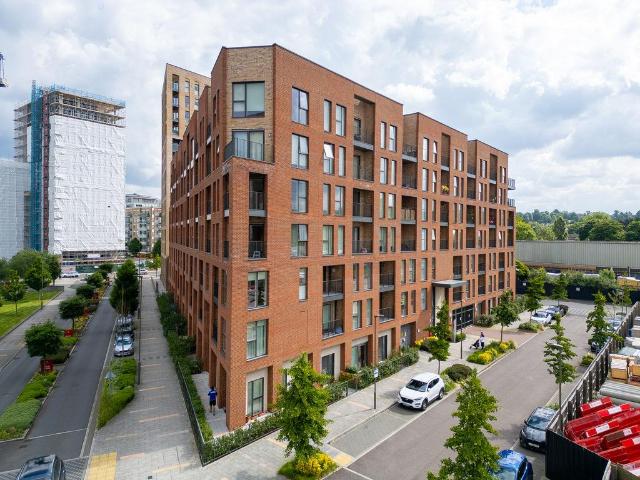 Uncinia House, Lismore Boulevard, NW9. 2 bed apartment to rent £2,100 pcm £485 pw